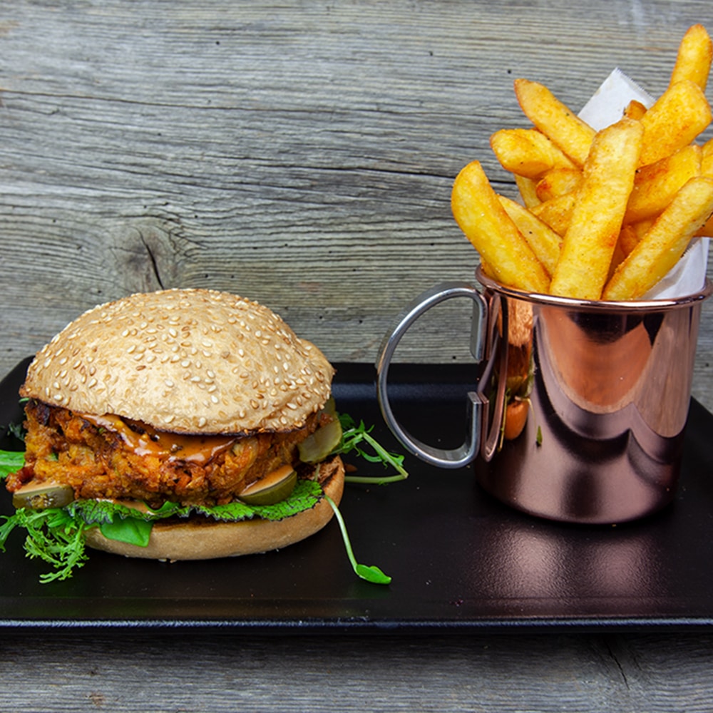 Veggie Burger mit Pommes – Pferd auf Wolke